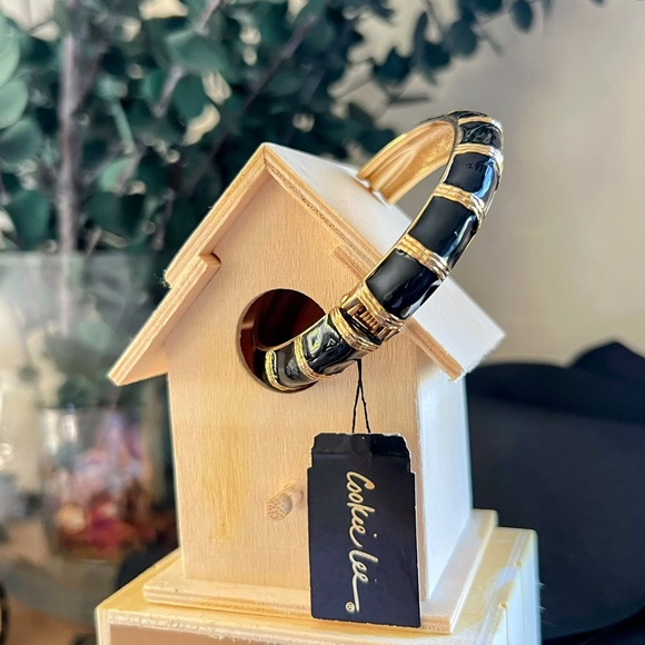 Cookie Lee | Jewelry | Cookie Lee Shiny Black Enamel Gold Tone Hinged ...